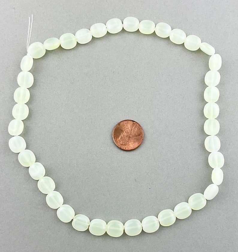40 Uranium Glass Czech Beads UV Reactive CZS-38 - Etsy