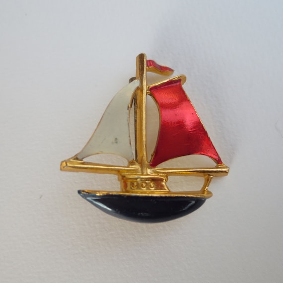 Badge with ship, sailing ship, galleon, sailing craft… - Gem