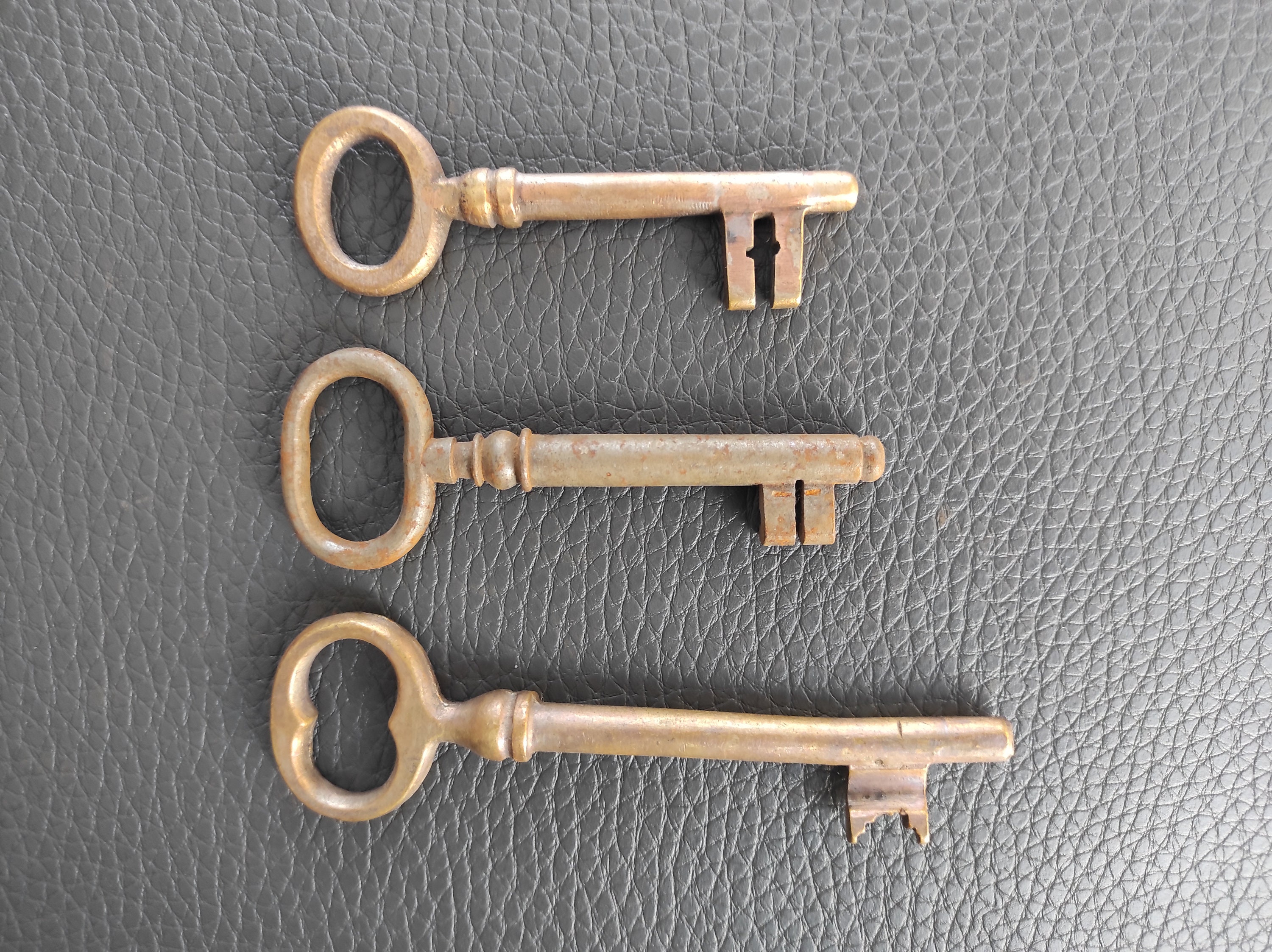 Antique keys Vintage Skeleton Keys rustic keys metal keys | Etsy