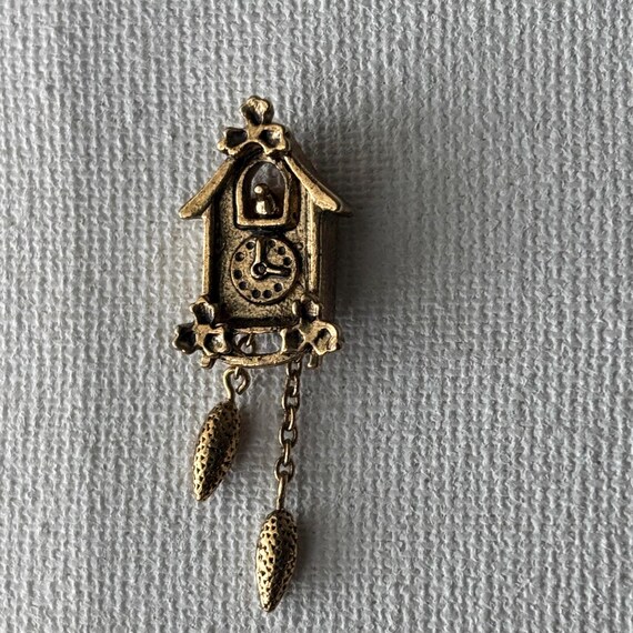 Vintage Avon gold tone cuckoo clock push back pin wit… - Gem
