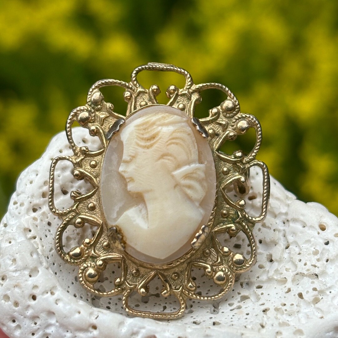 Vintage Carved Left Facing Cameo Prong Set in a Gold Tone Metal Setting ...