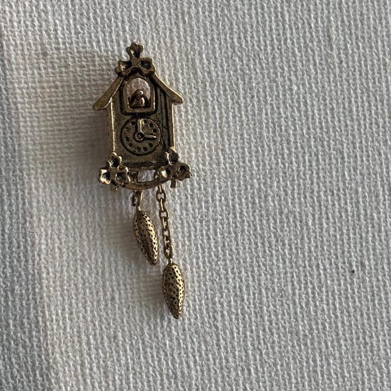 Vintage Avon gold tone cuckoo clock push back pin wit… - Gem