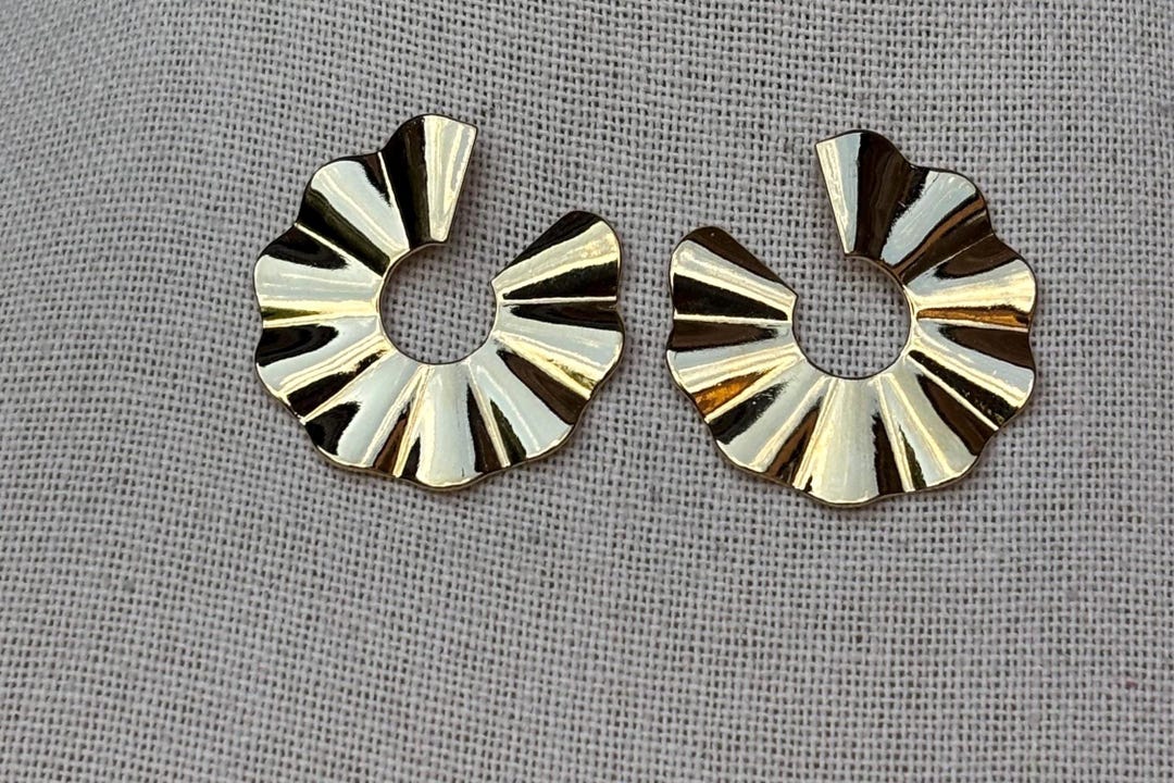 Vintage Avon Gold Tone Wavy Earrings: Crimped Ribbon Style - Etsy