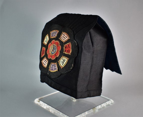Antique chinese silk emboidery hat - Yin Yang symbol - Gem