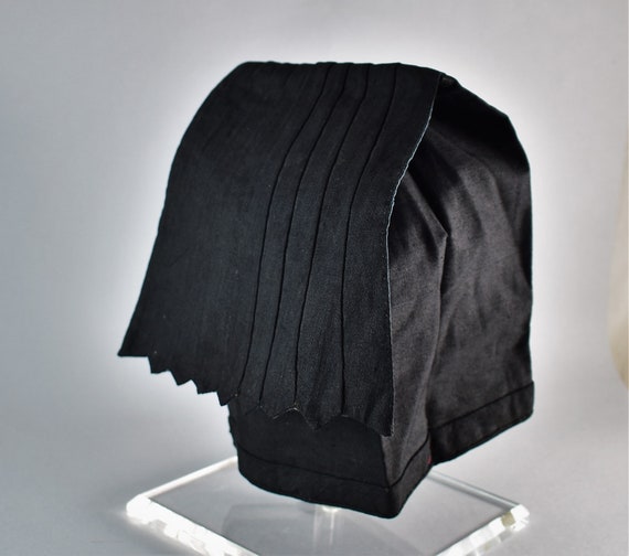 Antique chinese silk emboidery hat - Yin Yang symbol - Gem