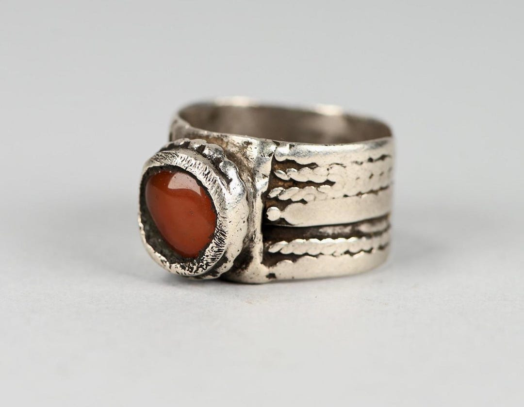 Antique Omani Silver Band Ring With Carnelian - Etsy