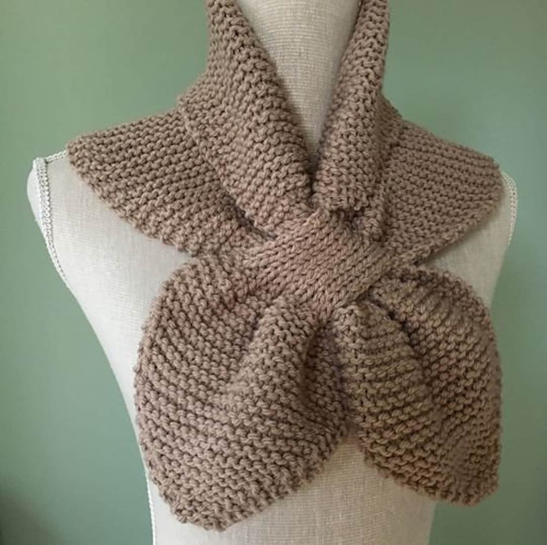 Very Easy Keyhole Marple Neckwarmer in Garter Stitch Beginner Project ...