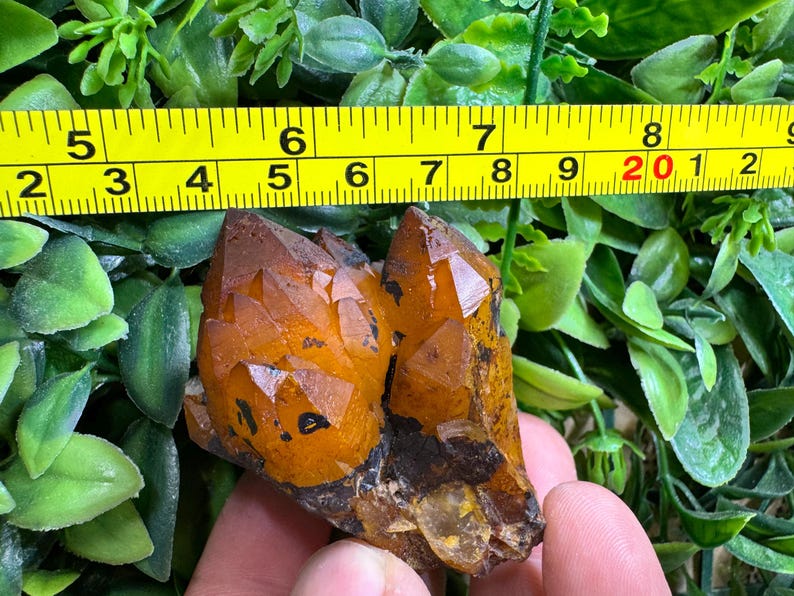 Limonite de quartz : amas de spécimens de minéraux cristallins naturels ...