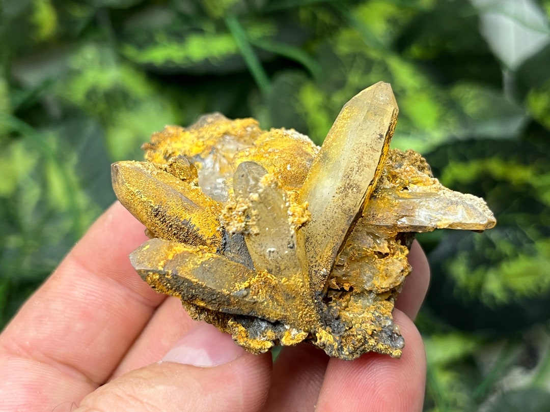Quartz limonite hématite calcite Madan, spécimen de minéraux ...