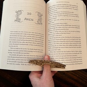 Book Page Holder, Thumb Ring Holder, Thumb Bookmark, Cute Bookish Gift ...