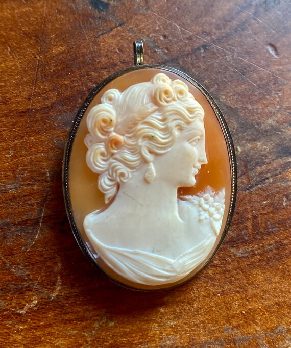 victorian era pendant hand - Gem