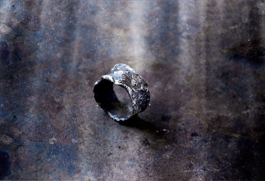 Grunge Black Ring / Wide Distressed Men Wedding Ring Band / - Etsy