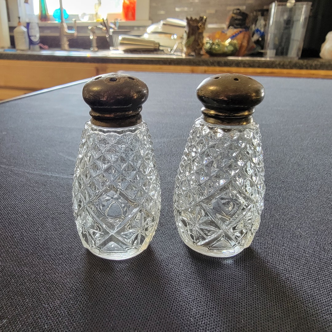 Tiny Glass Salt and Pepper Shaker Set - Etsy