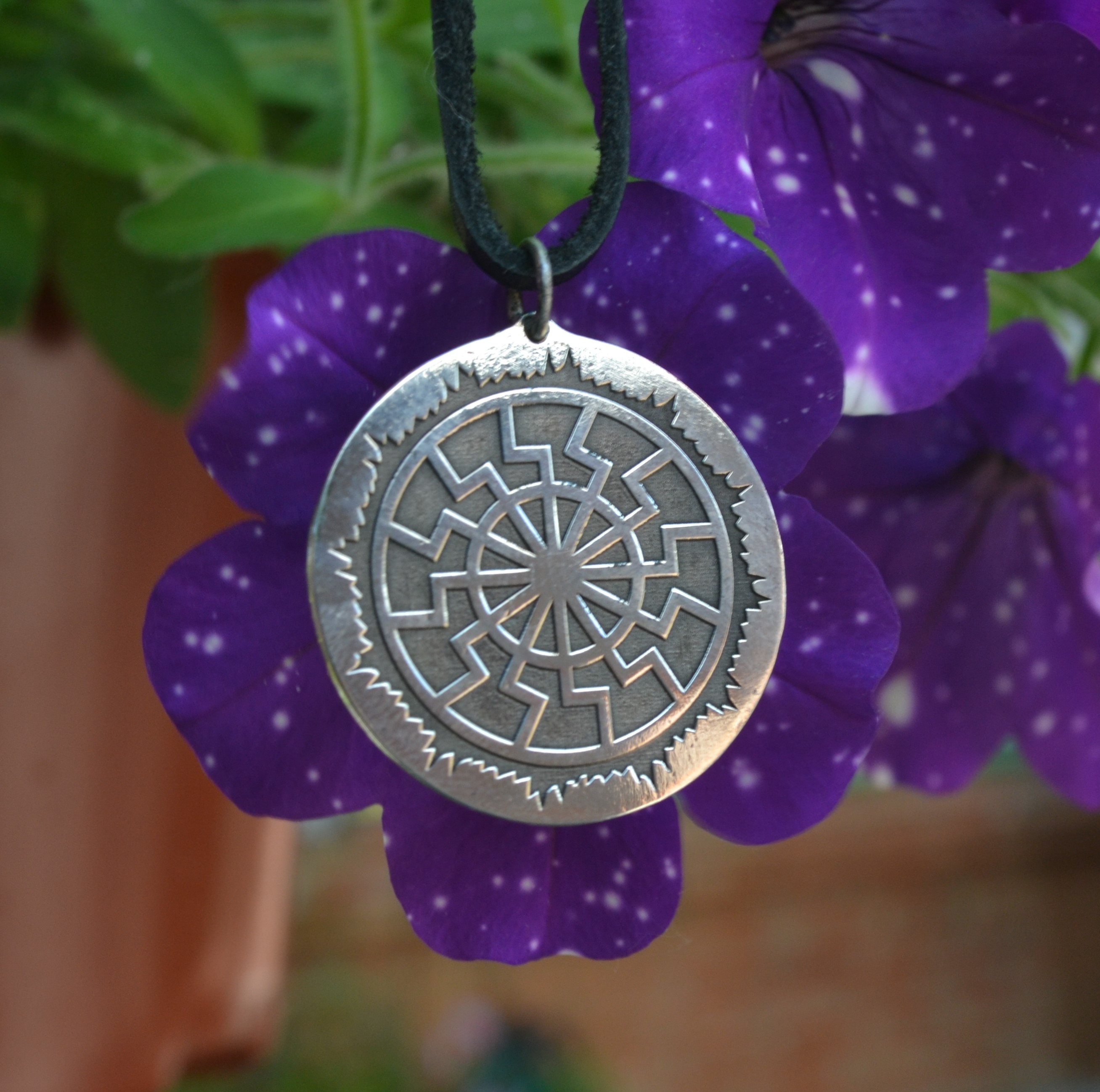 Black Sun pendant. Schwarze Sonne. Norse amulet. Slavic | Etsy