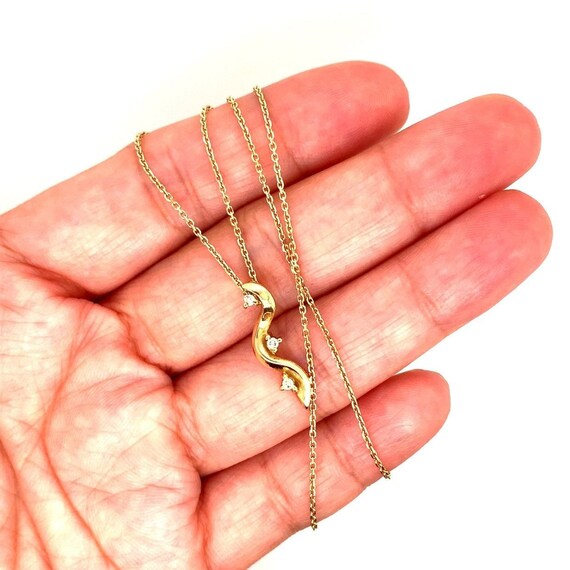 14k Diamond Wavy Pendant Necklace - Gem