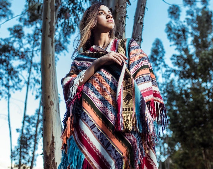 PUNCHU TINISQA traditional Poncho Peruvian Poncho handmade Traditional ...