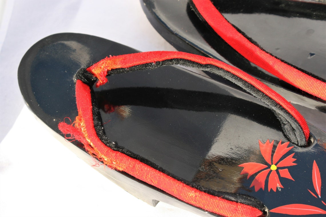 Vintage Japanese Shoes * Geta * Black Lacquer With Red Straps * Red ...