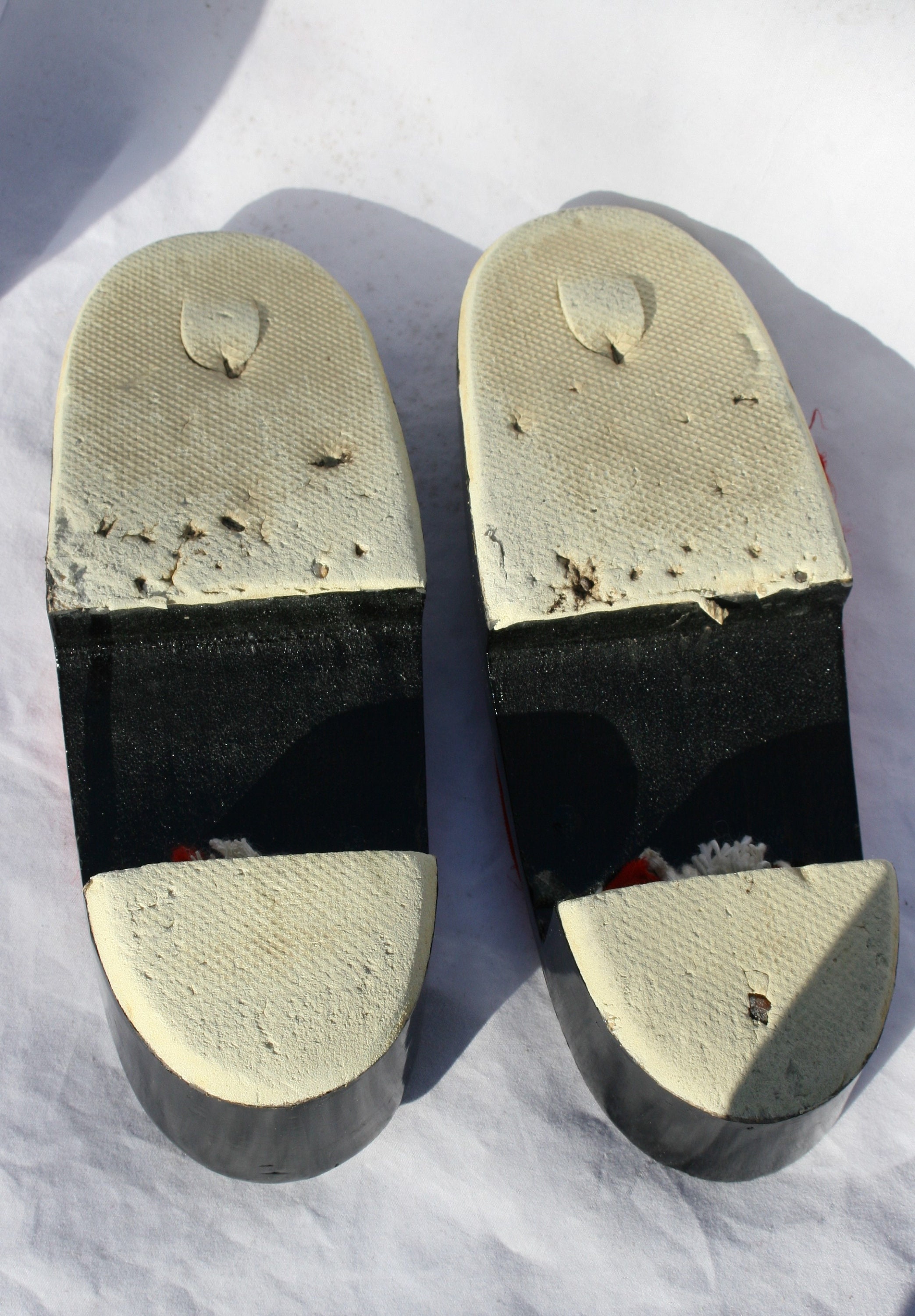 Vintage Japanese Shoes * Geta * Black Lacquer With Red Straps * Red ...
