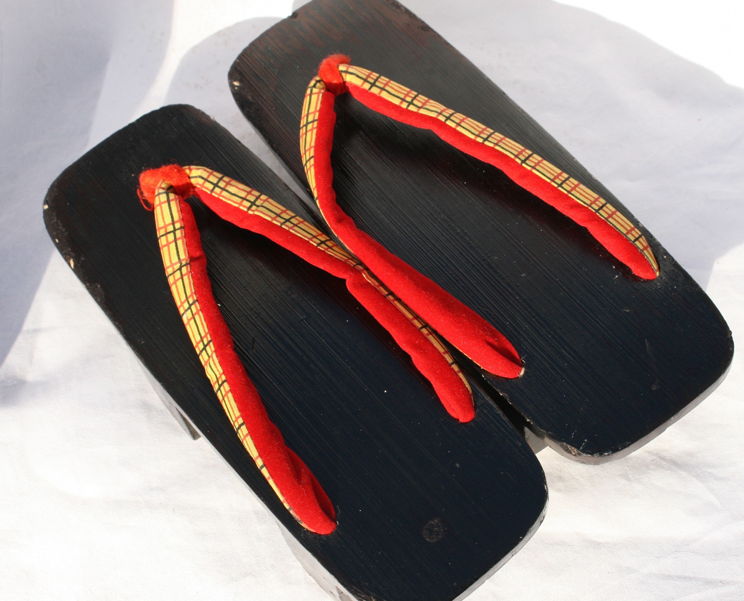 Vintage Japanese Shoes * Geta * Black Lacquer With Red and Yellow ...