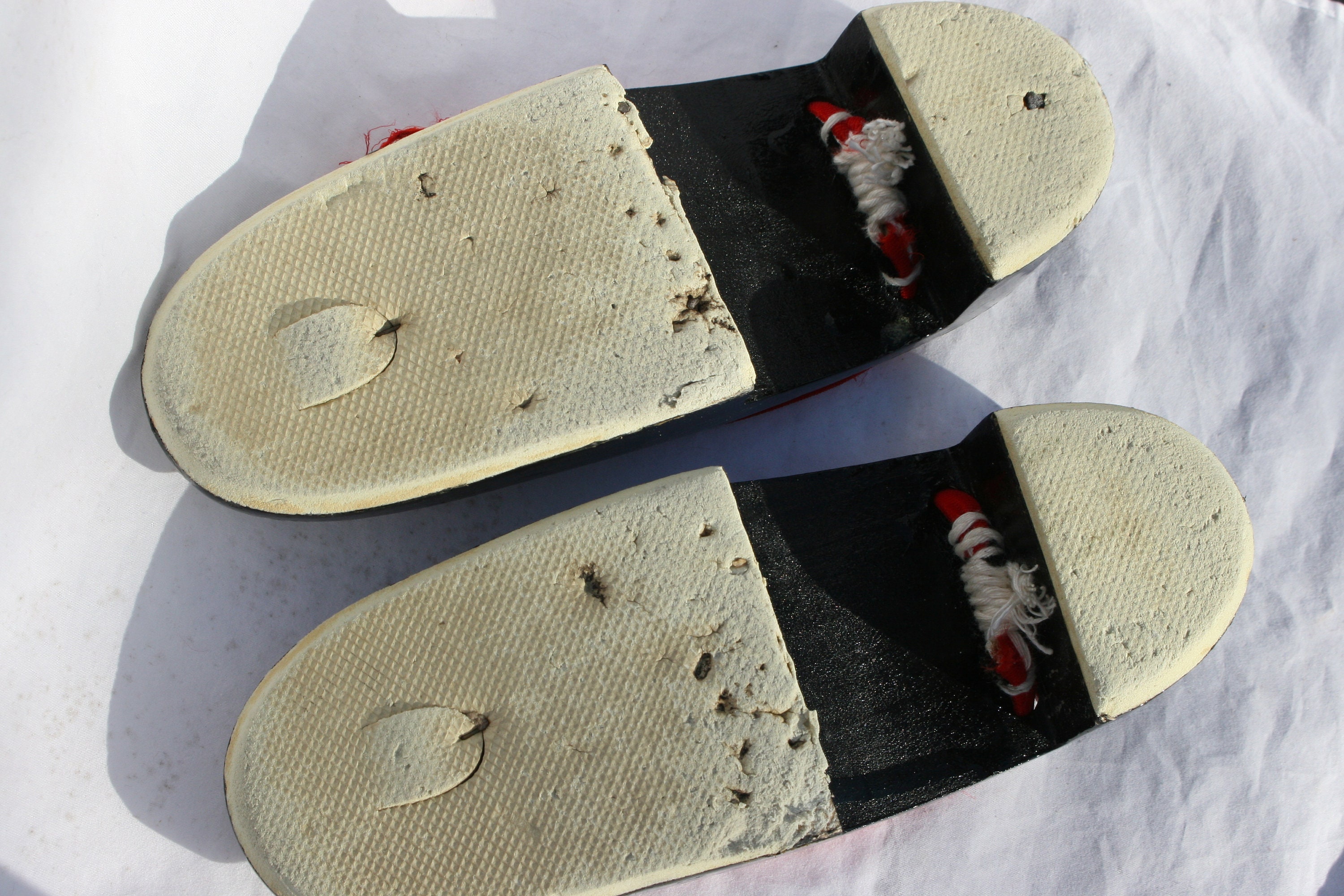 Vintage Japanese Shoes * Geta * Black Lacquer With Red Straps * Red ...