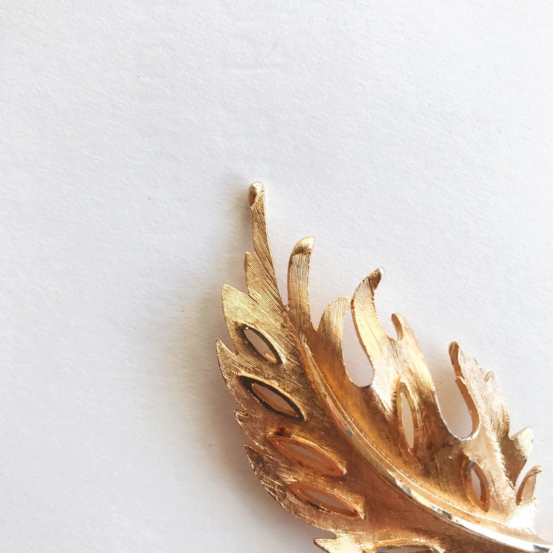 Vintage Gold Brooch Leaf Brooch Golden Minimalist Brooch - Etsy Israel