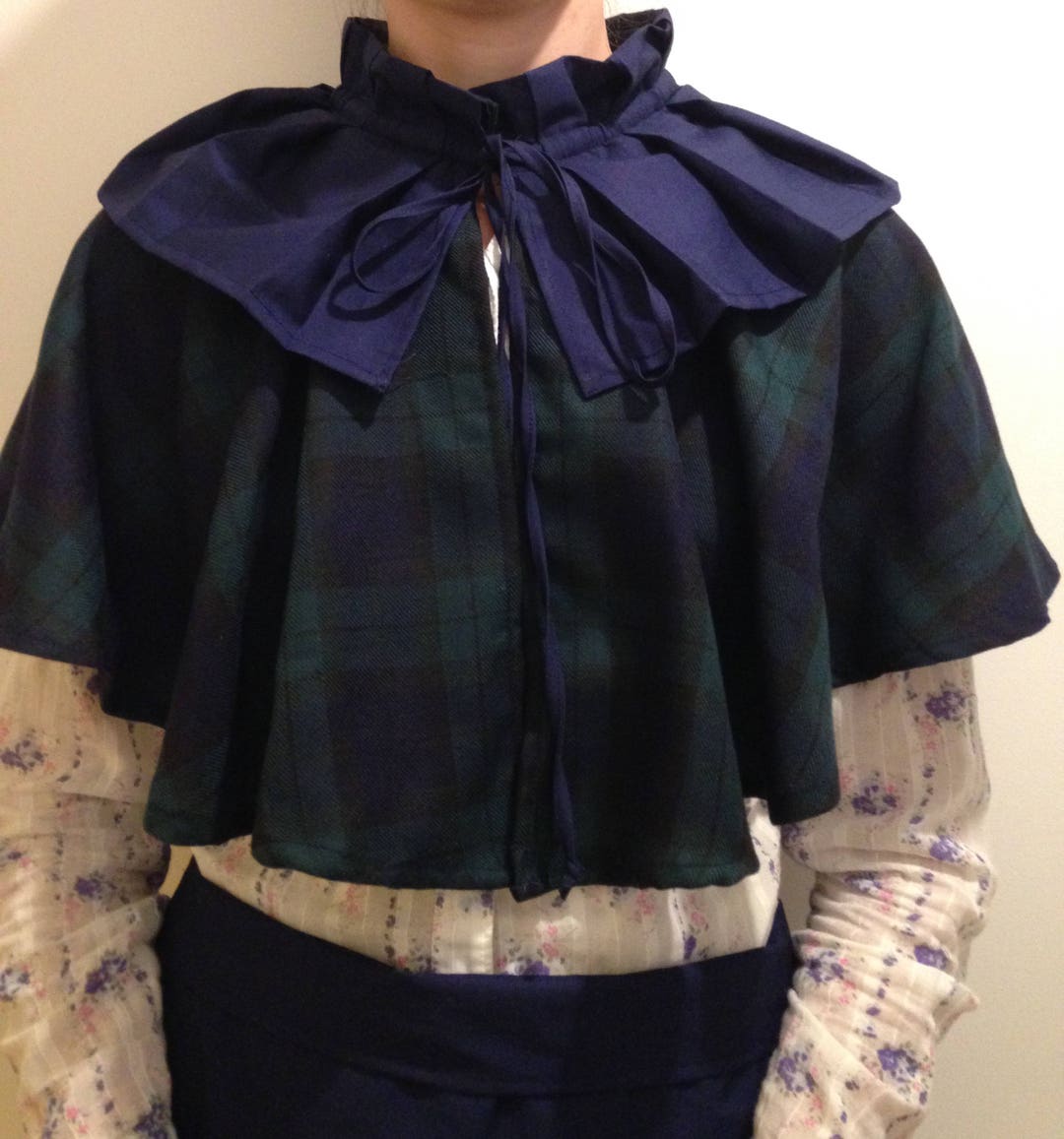 Ladies Late Victorian 1890 Tartan Cape Full Circle Gentry Costume Fancy ...