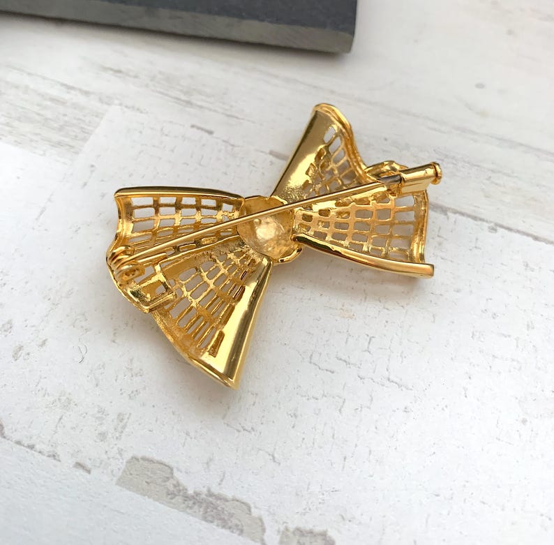 Vintage Gold-tone Safety Pin Bow Brooch. Beret Brooch. Scarf Accent ...