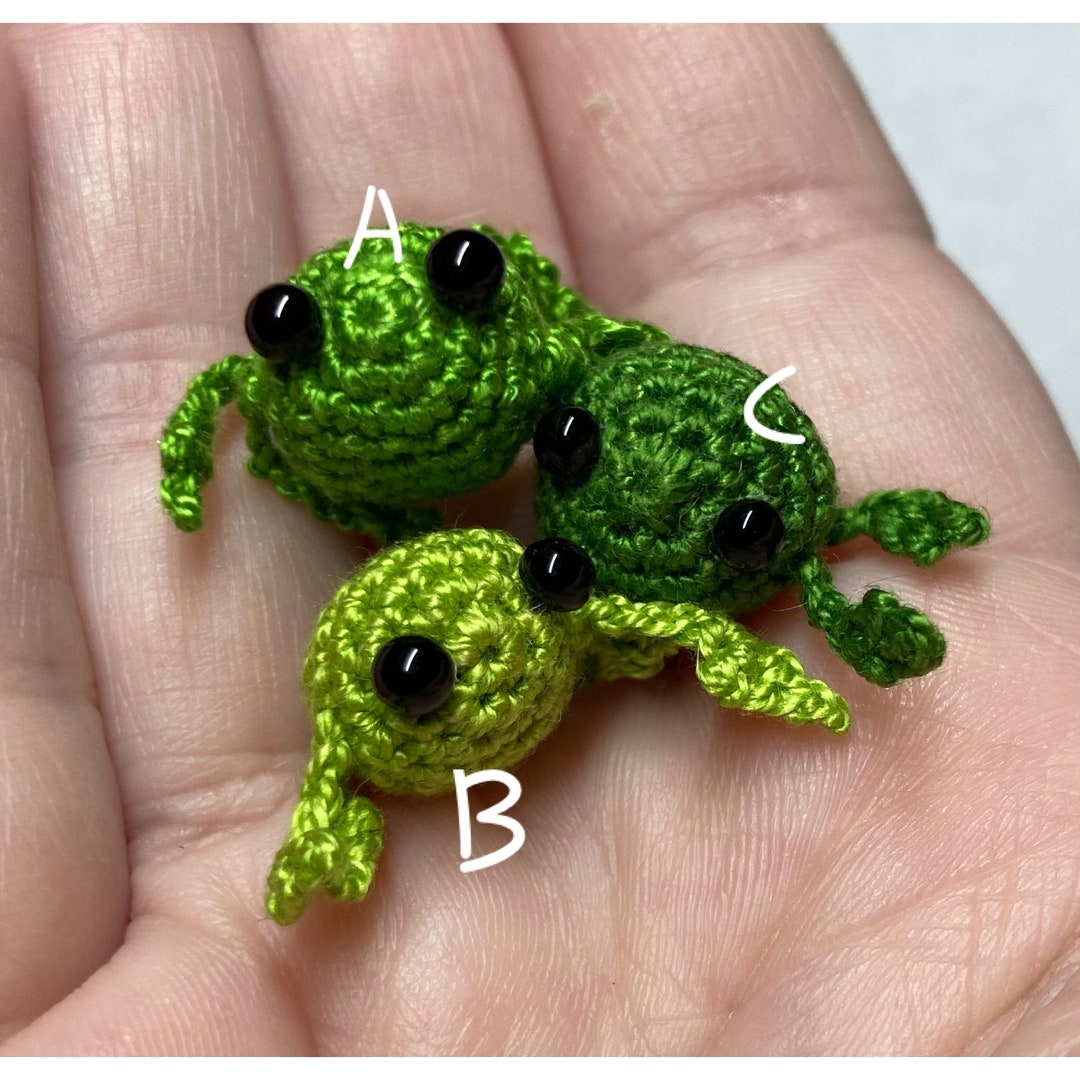 Miniature Crochet Frog 1/12 Scale for Dollhouse, Roombox, Vignettes ...