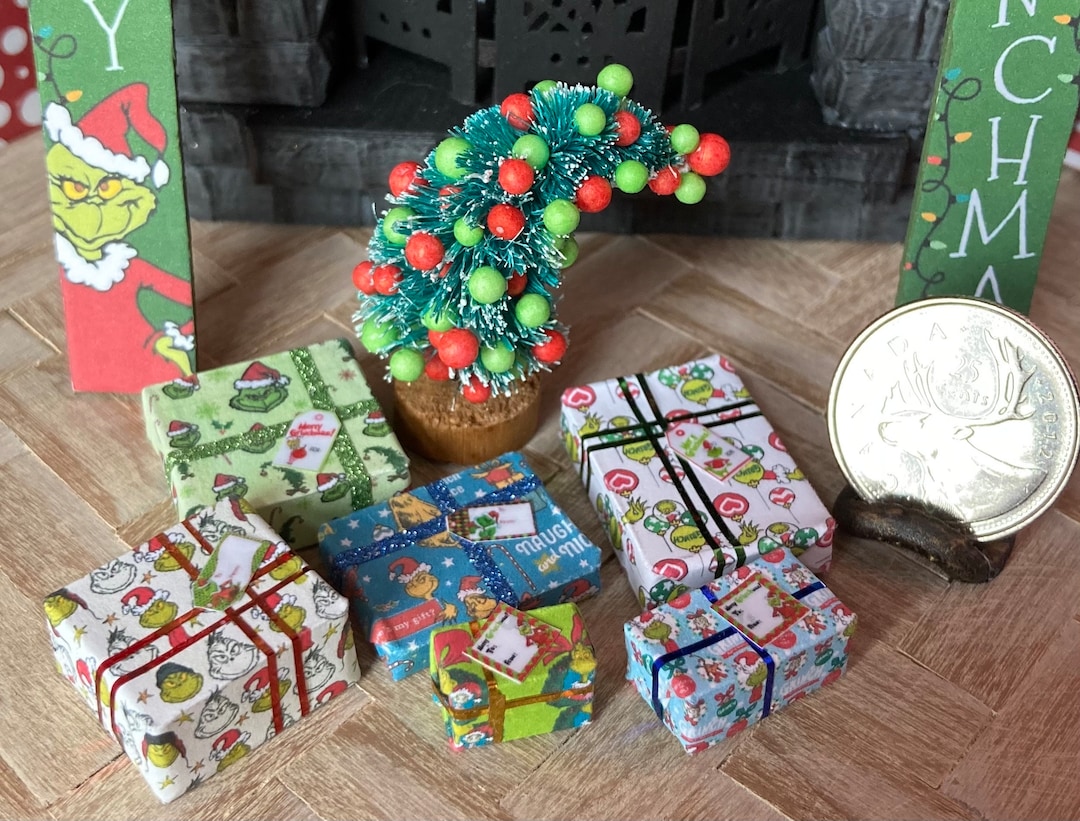 Miniature Grinch Christmas Tree and Gifts/present for Dollhouse ...