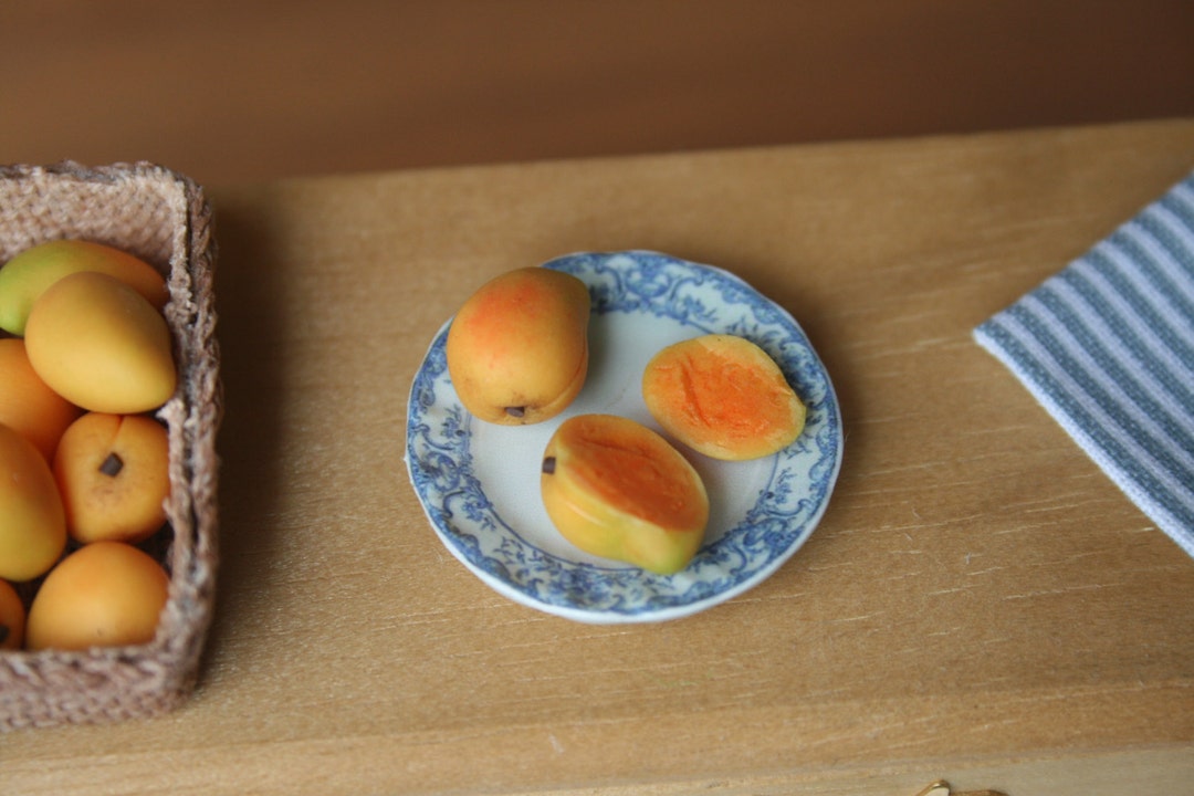 Miniature Mangoes (kensington Pride) for Dollhouses, Dolls House Food ...