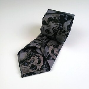 Elegant Grey Skull Necktie – Gothic Menswear Accessory – Unique Pattern ...