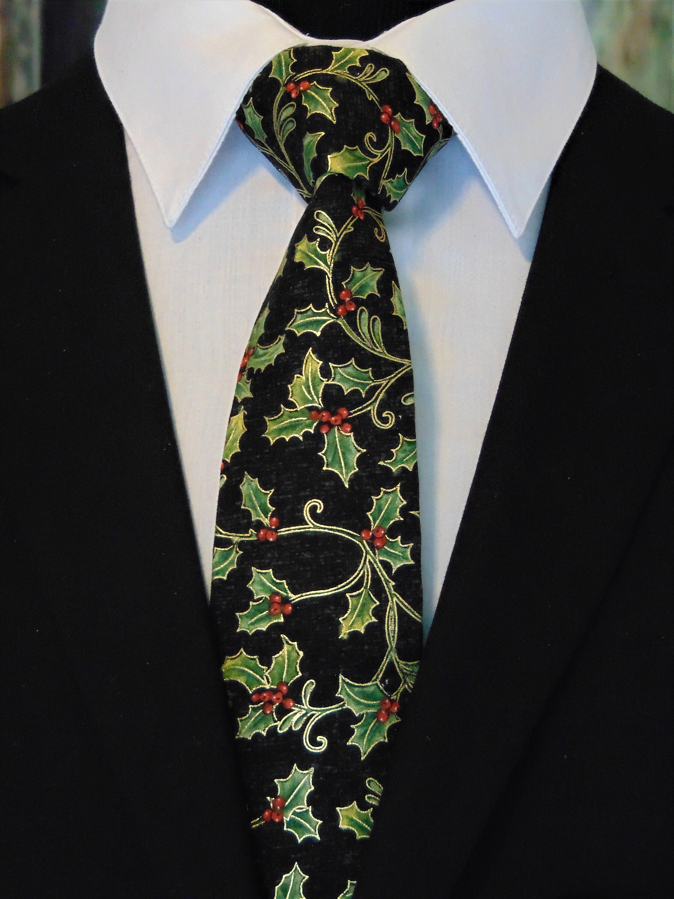 Mistletoe Necktie