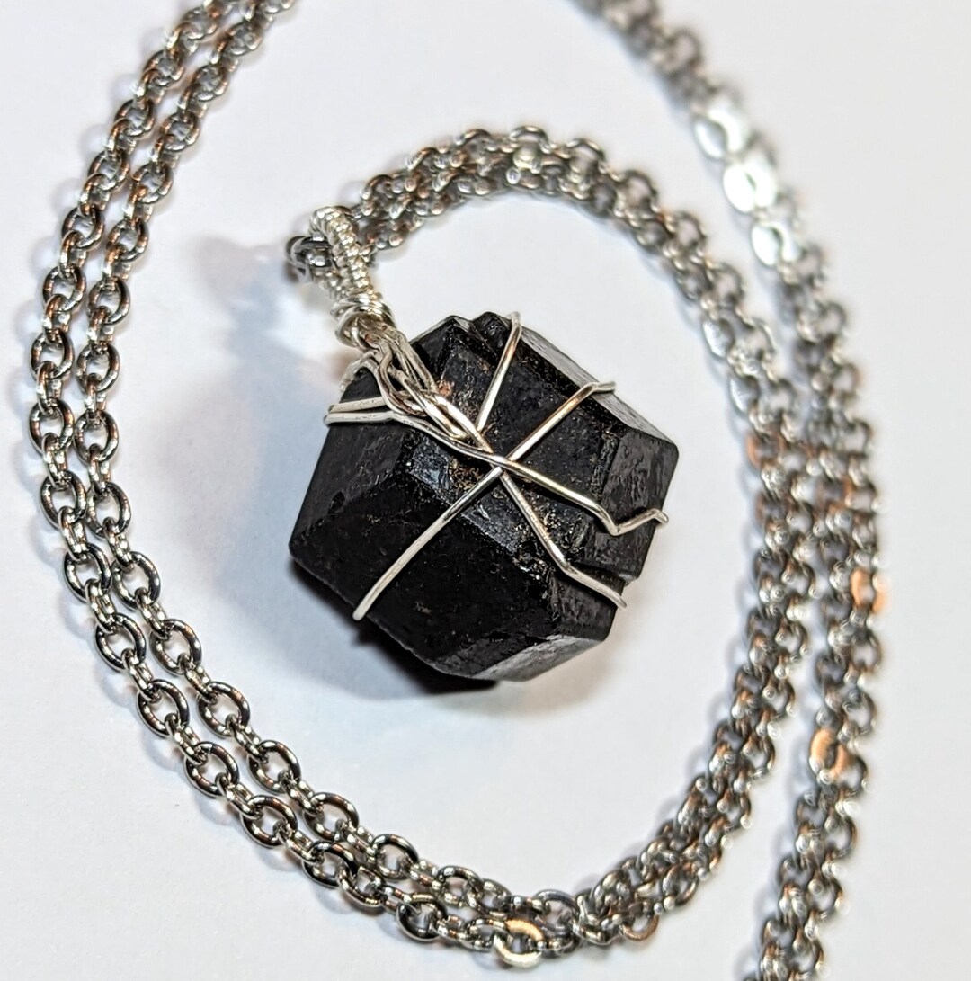 Colgante granate negro - Etsy España