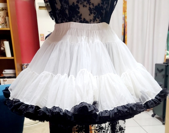 5 to choose from Vintage Crinoline's petticoats and t… - Gem