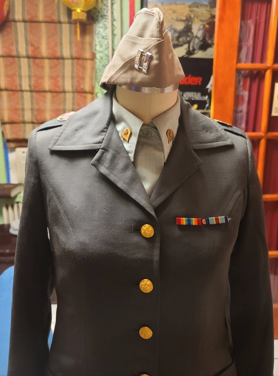 Vintage female army sharp shooter uniform. - Gem