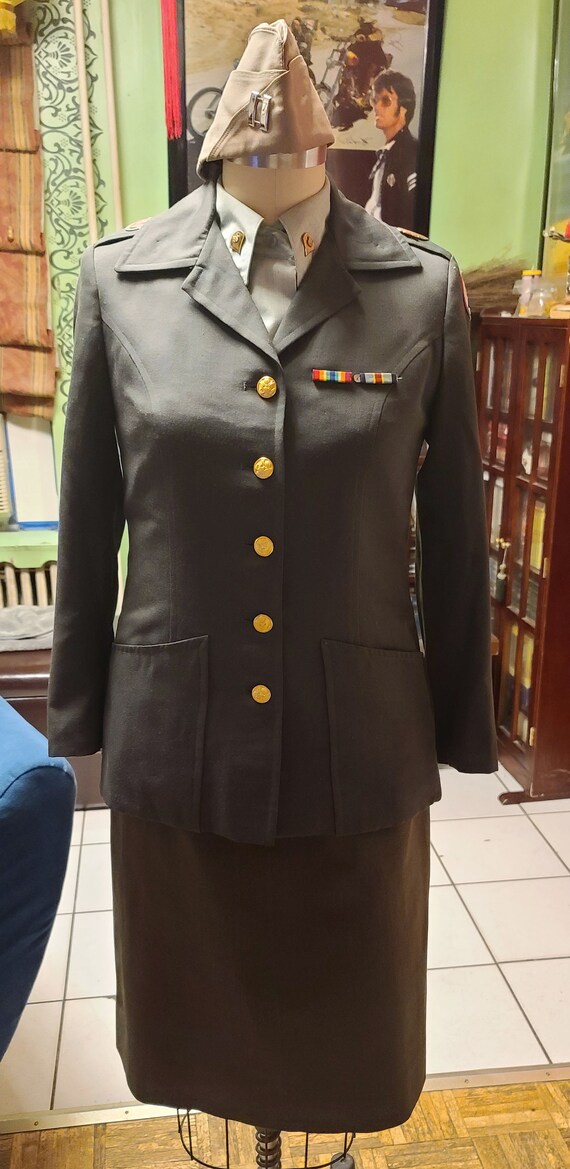 Vintage female army sharp shooter uniform. - Gem