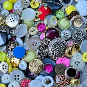 Vintage and Nostalgic Buttons, 100g / 150g Mixed Bag. - Etsy