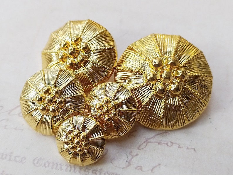 Vintage Buttonsgold Flower - Etsy