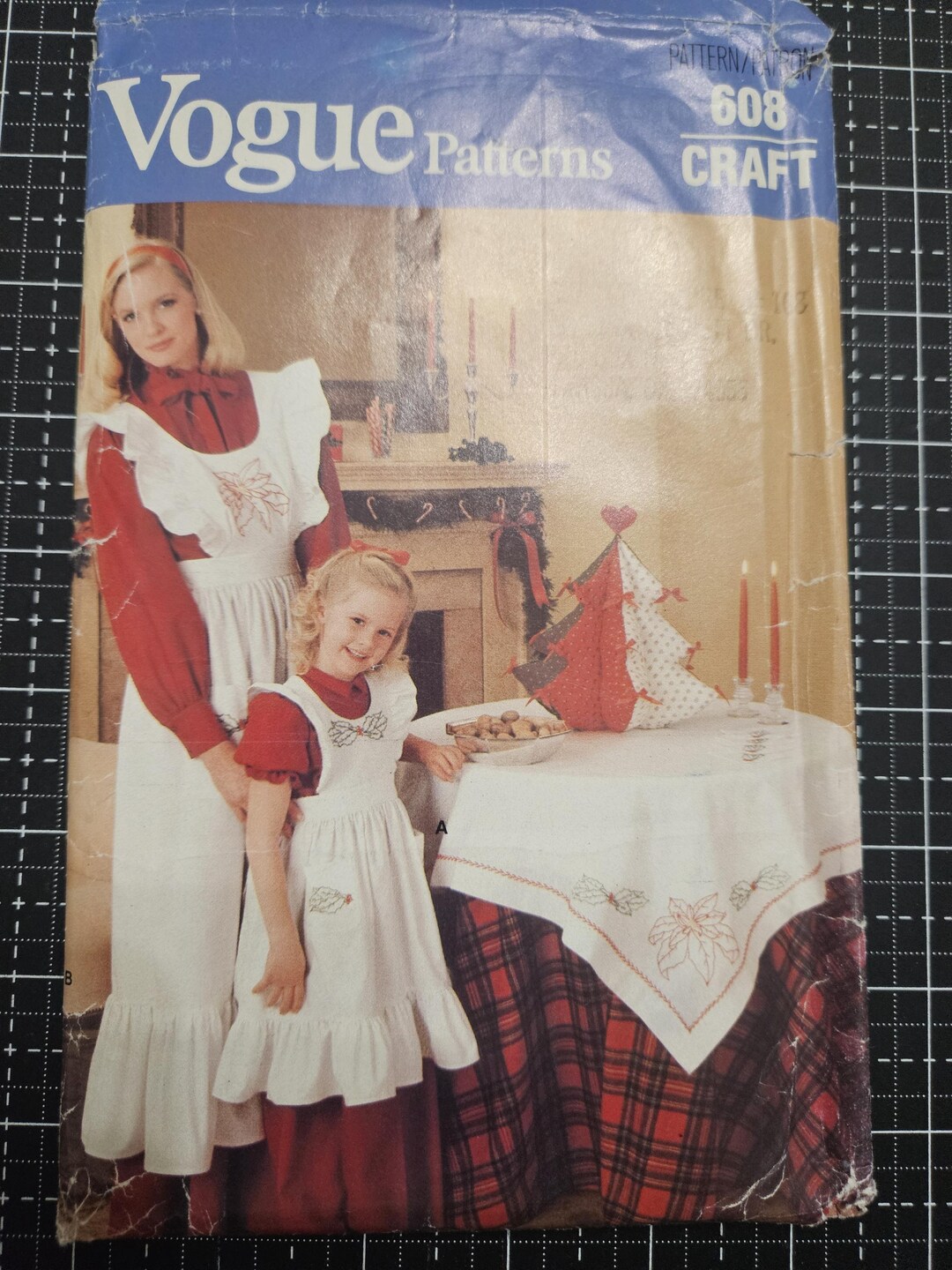 Vogue Craft Christmas Apron and Crafts Sewing Pattern #608/ Uncut ...