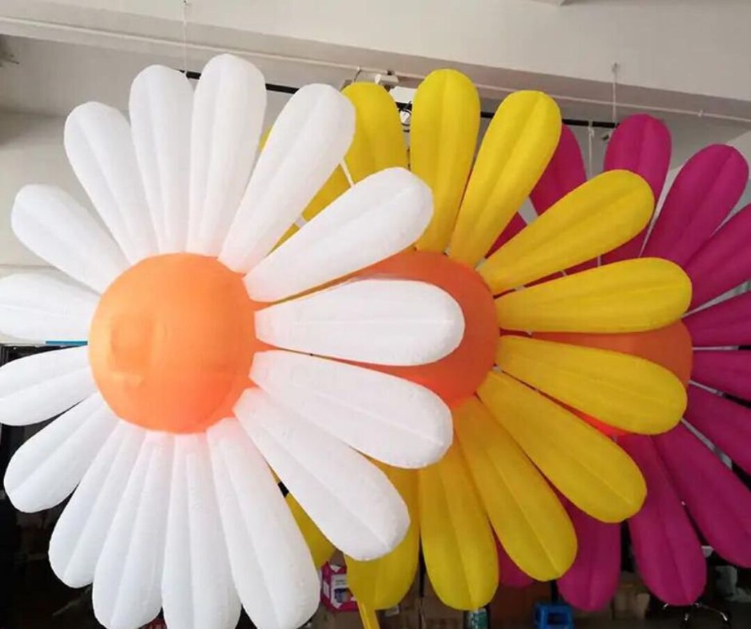 Giant Alice in Wonderland Daisy Decorations, Pack of 3 Party Props ...