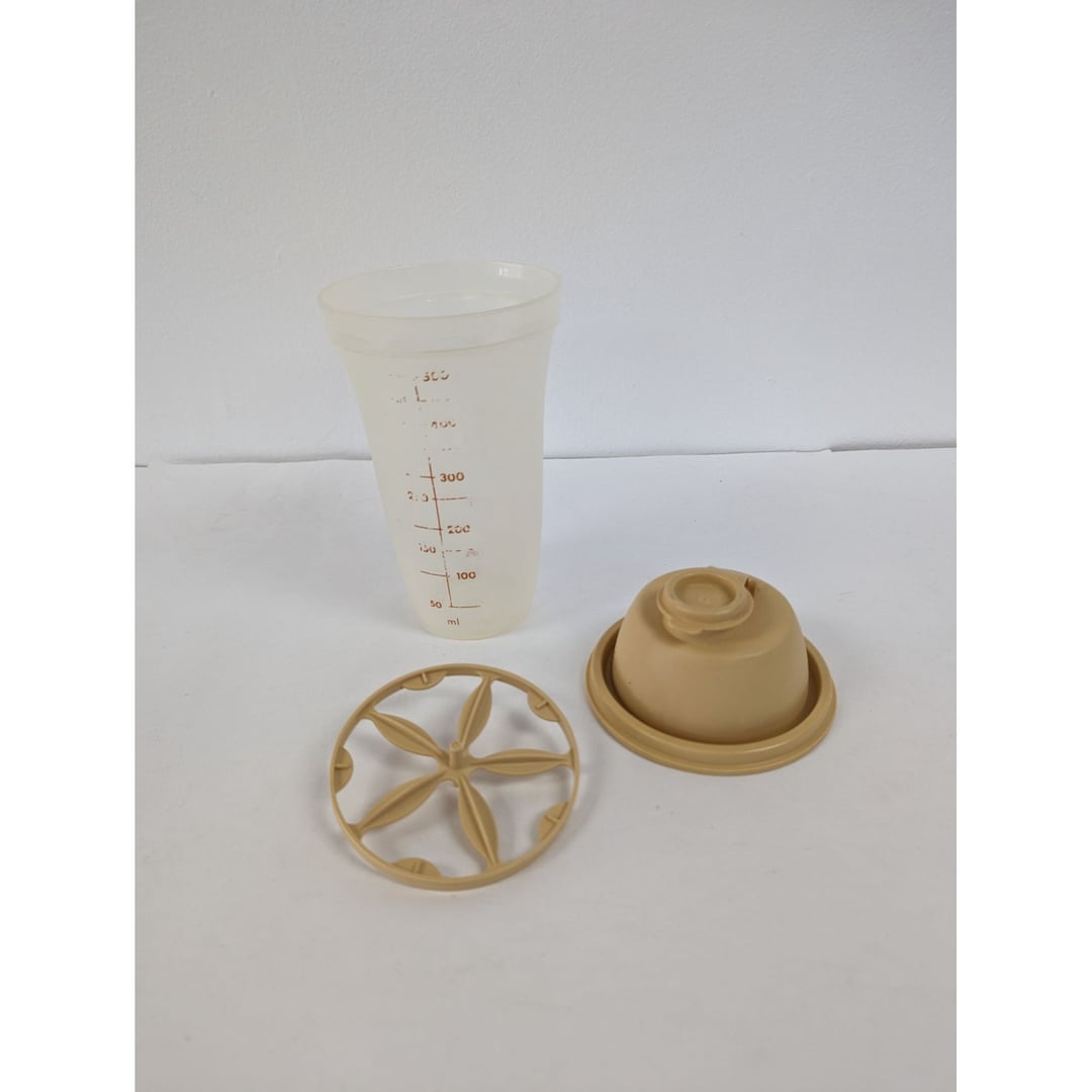 Vintage Tupperware Tan Quick Shake Gravy Shaker Blender #844 With Wheel ...