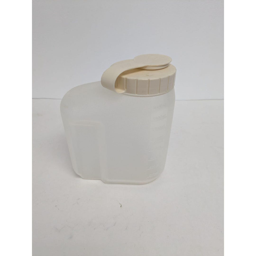 Rubbermaid Servin Saver 1.75 Quart Almond Lid Juice Bottle Drink ...