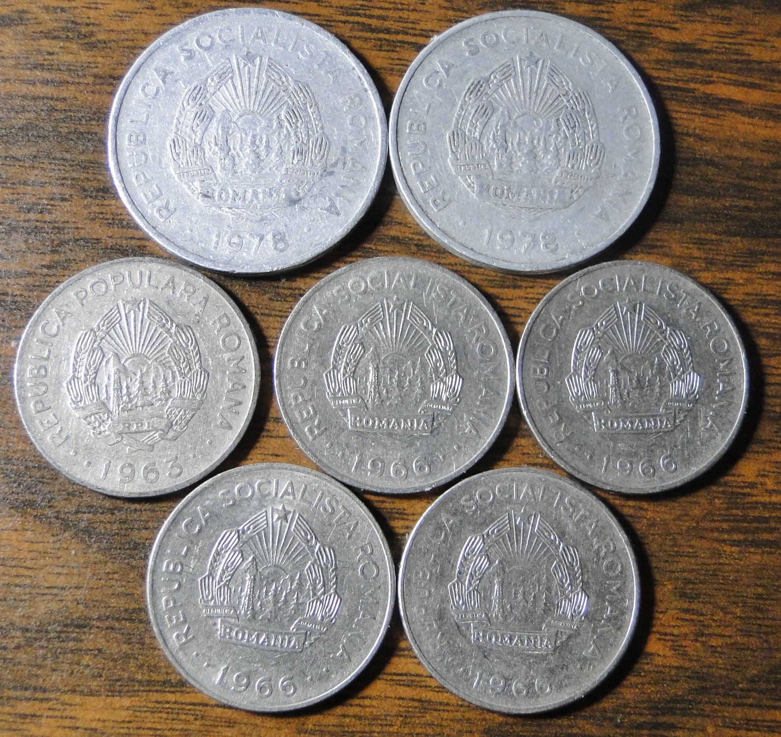 7 Romania Coins - (2) 1978 Romania 5 Lei - (4) 1966 Romania 1 Leu - (1 ...