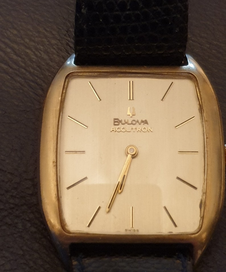 Vintage Bulova Accutron Watch With Solid 18ct .750 Gold Case and 2183 ...