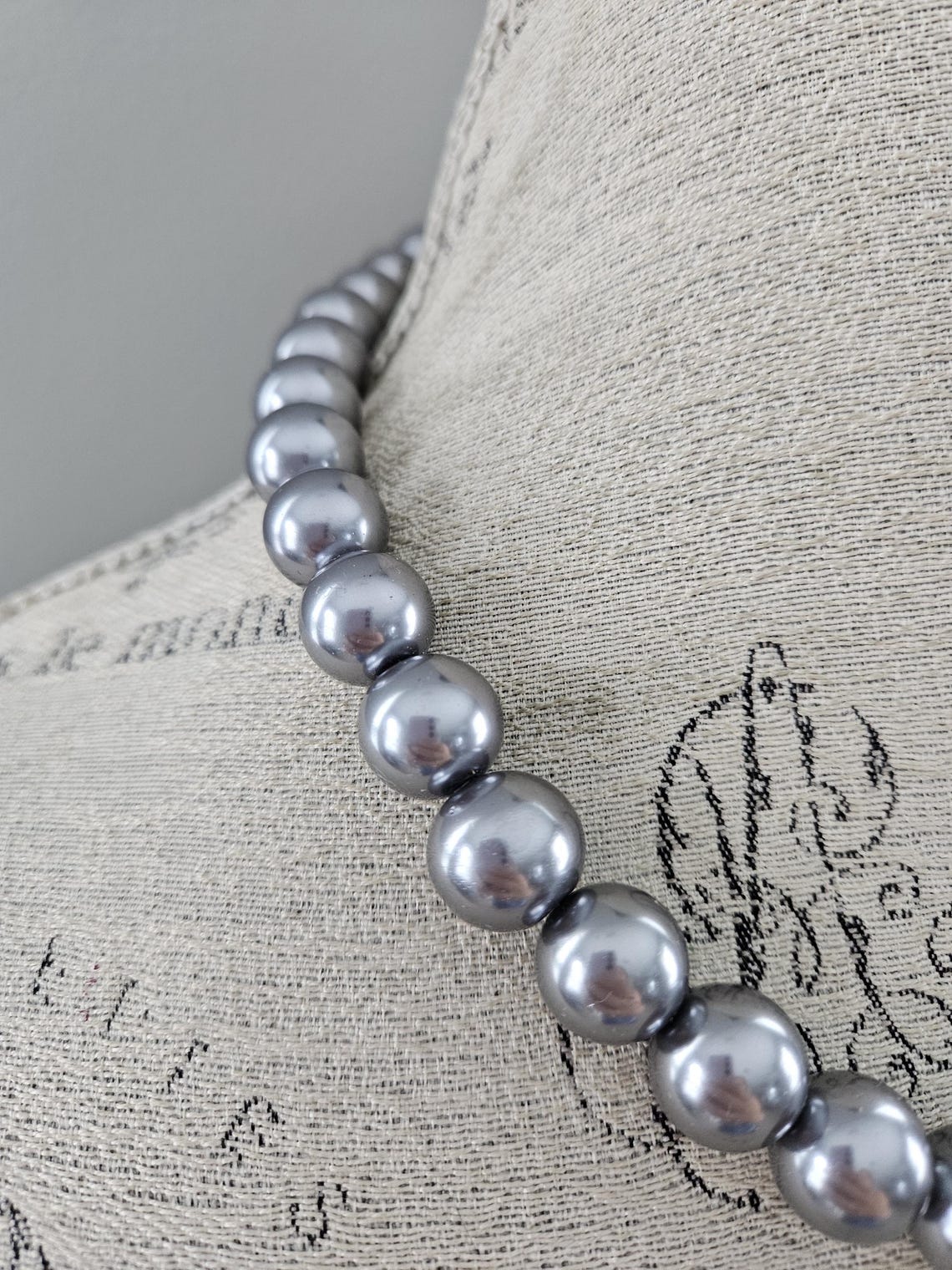 J19 Elegant JNY Jones of New York Single Strand Gray Pearl Necklace ...