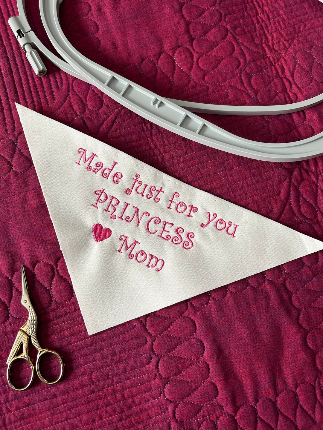 Custom Embroidered Quilt Label Triangular Corner Label Fabric ...