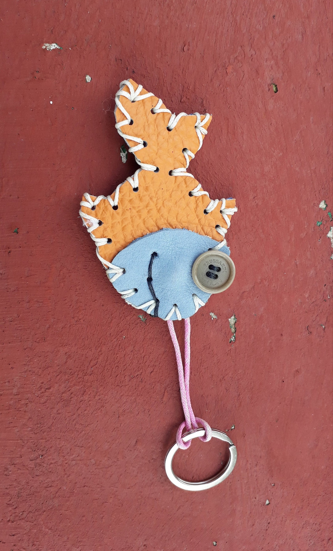 Real Hand-sewn Leather Key Chain in the Shape of a Fish - Etsy Sweden