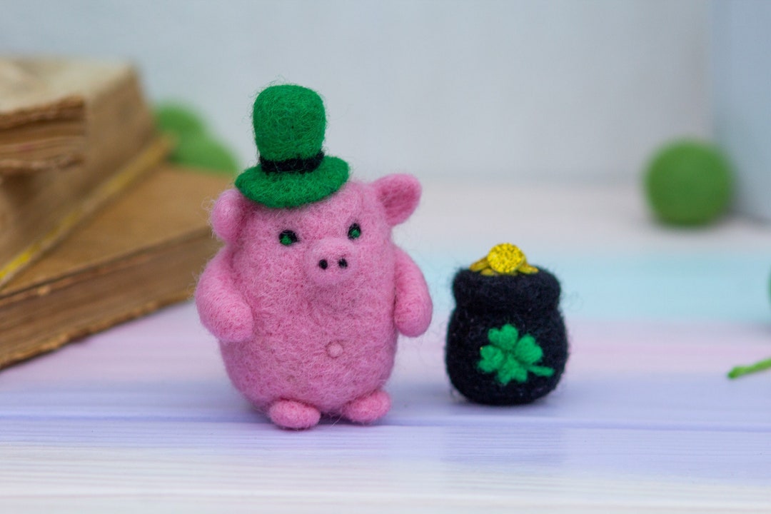St Patricks Pig, Needle Felted Pig, Pot of Gold, Wool Pig, St Patricks ...