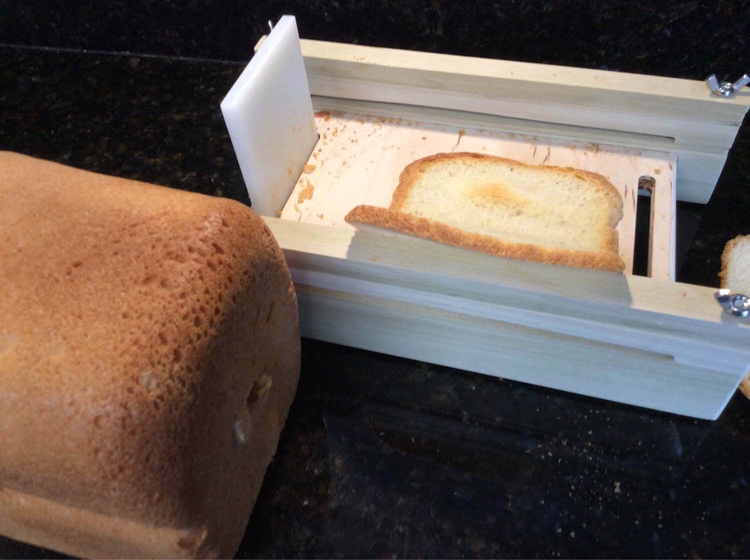 Horizontal Adjustable Bread Slicing Guide