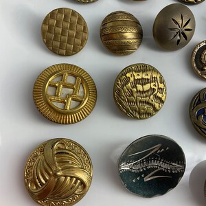 Lot 30 Antique Vintage Medium Metal Buttons Variety Old Ornate Crafts ...
